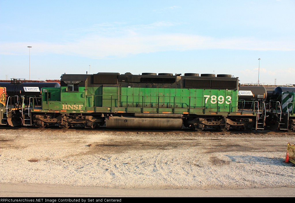 BNSF power "in-limbo" at BRC Clearing.